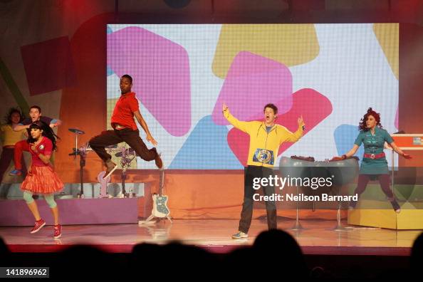 Nickelodeons The Fresh Beat Band Shout Marina Kiki And Twist