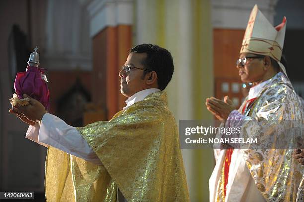 Catholic Priest Mass Photos And Premium High Res Pictures Getty Images