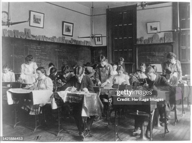 Art Class Model Photos And Premium High Res Pictures Getty Images
