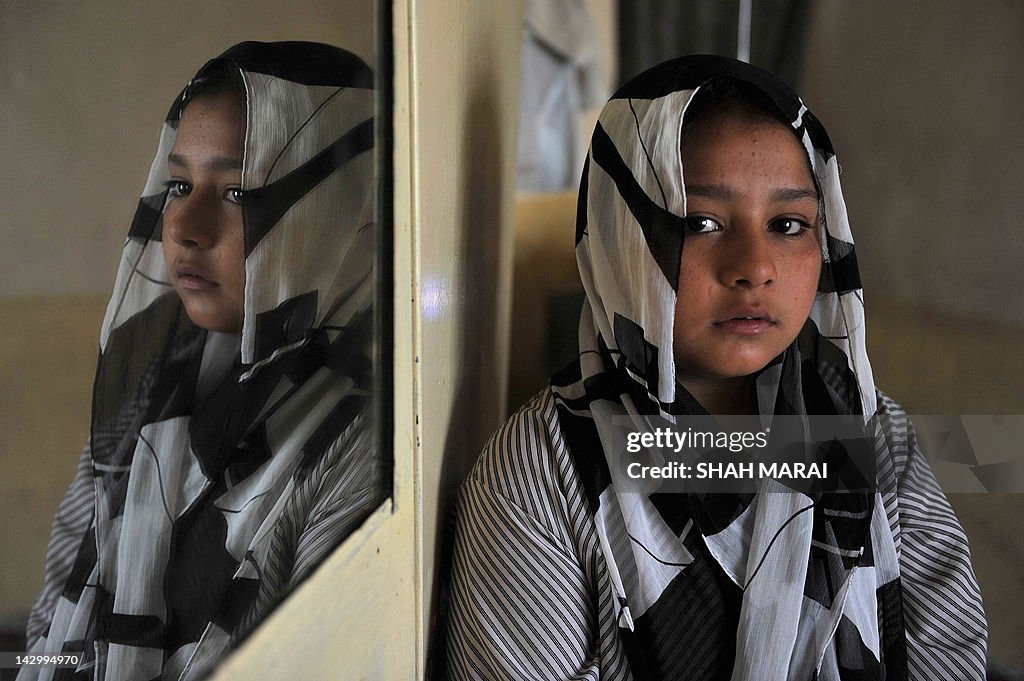 Eleven Year Old Afghan Girl Tarana Akbari Poses For A Photograph News Photo Getty Images