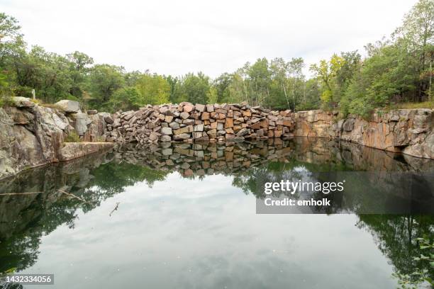 Old Rock Quarry Pond 이미지 (1432334056) - 게티이미지뱅크