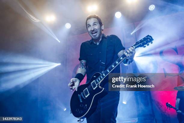 Sully Erna Photos Photos And Premium High Res Pictures Getty Images