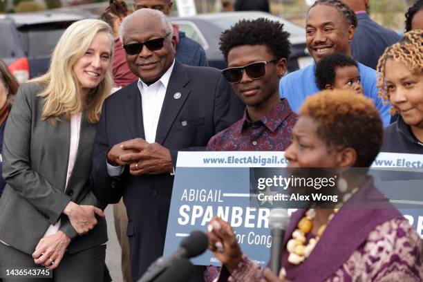 Re Andrea Photos and Premium High Res Pictures - Getty Images Re Andrea Photos and Premium High Res Pictures - Getty Images