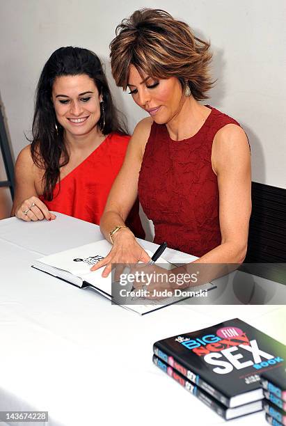 Lisa Rinna Signs Photos And Premium High Res Pictures Getty Images