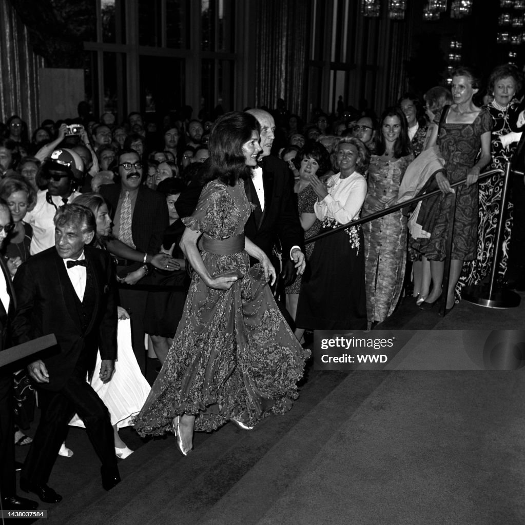 Jacqueline Kennedy Onassis Wearing A Green Chiffon Gown By News Photo Getty Images