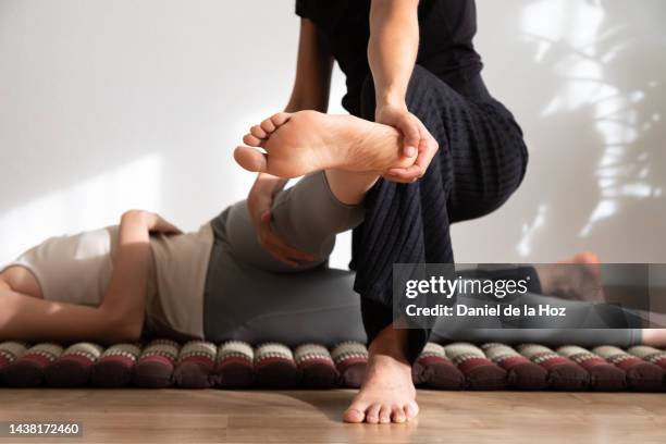 Masajes Terapéuticos Fotografías E Imágenes De Stock Getty Images