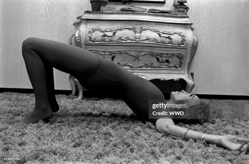 Editor In Chief Of Cosmopolitan Helen Gurley Brown Poses For News