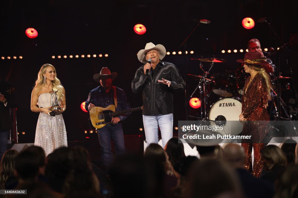 Carrie Underwood Alan Jackson Recipient Of The Willie Nelson News