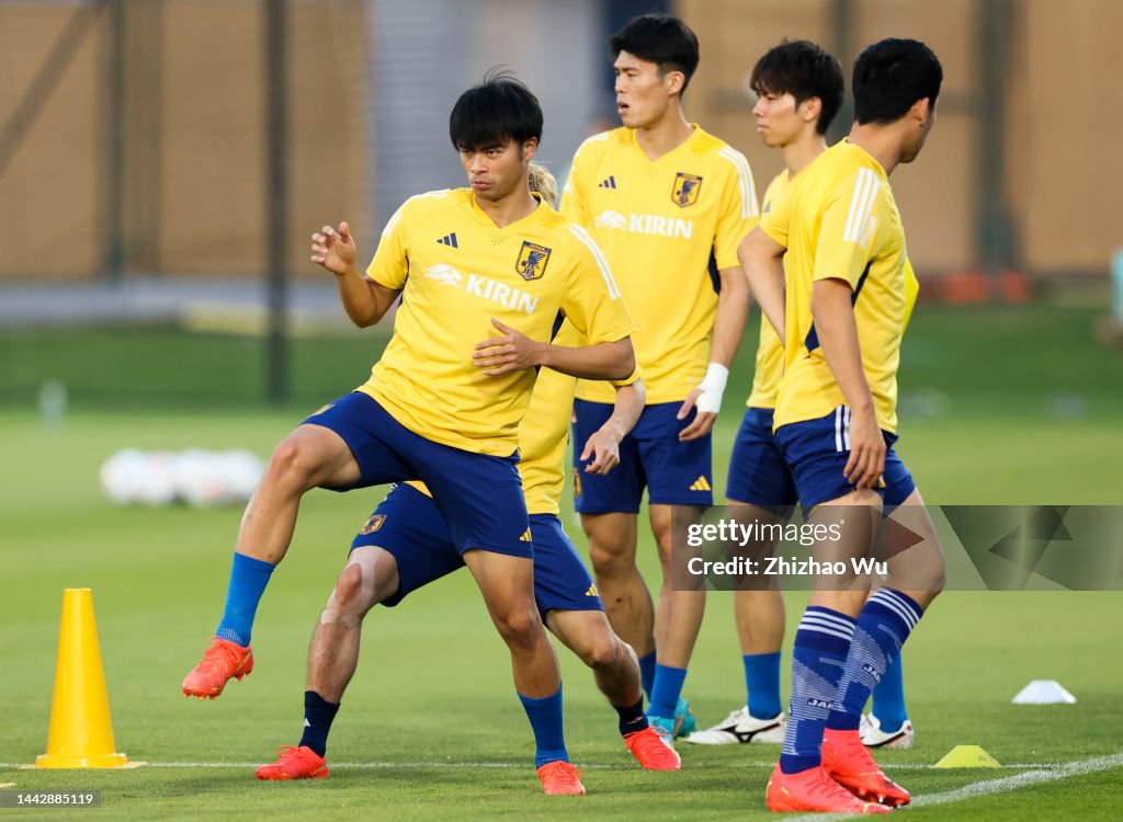 Mitoma Kaoru warms up during Japan Training and Press Conference at ... Mitoma Kaoru warms up during Japan Training and Press Conference at ...