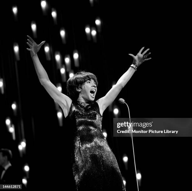 4 336 Shirley Bassey Photos And High Res Pictures Getty Images