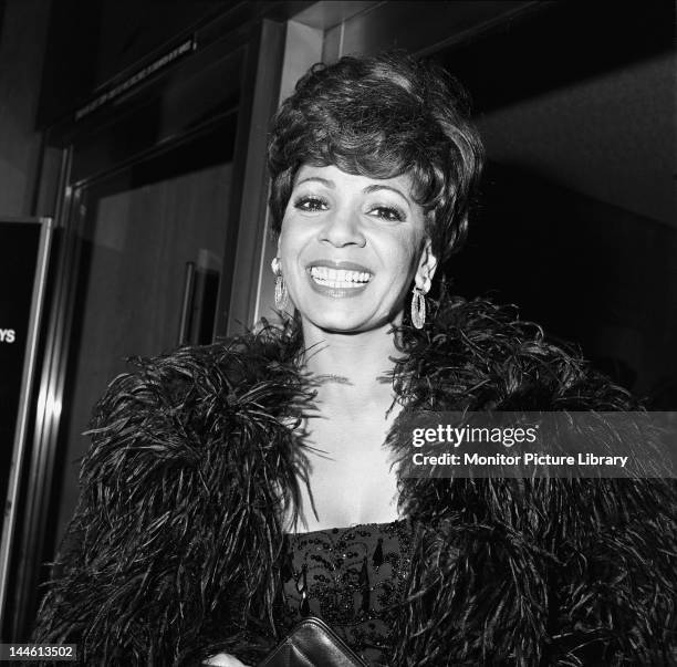 Shirley Bassey Photos Photos And Premium High Res Pictures Getty Images