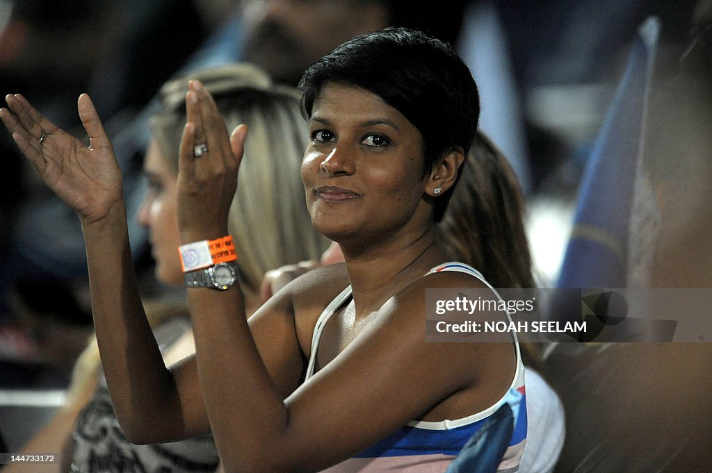 Deccan Chargers captain Kumara Sangakkara's wife Yehali gestures ... Deccan Chargers captain Kumara Sangakkara's wife Yehali gestures ...