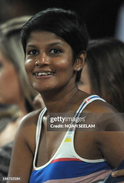 Deccan Chargers captain Kumara Sangakkara's wife Yehali gestures ... Deccan Chargers captain Kumara Sangakkara's wife Yehali gestures ...