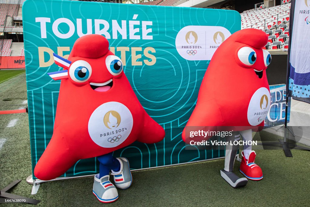 Les Phryges, mascottes des JO de Paris 2024 lors de la journée... News ... Les Phryges, mascottes des JO de Paris 2024 lors de la journée... News ...