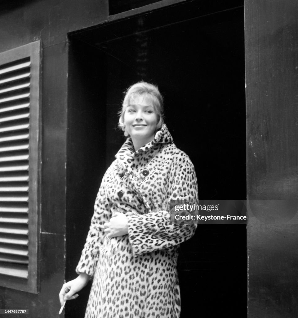 Portrait De Marina Vlady Sur Le Tournage Du Film Adorable Menteuse News Photo Getty Images