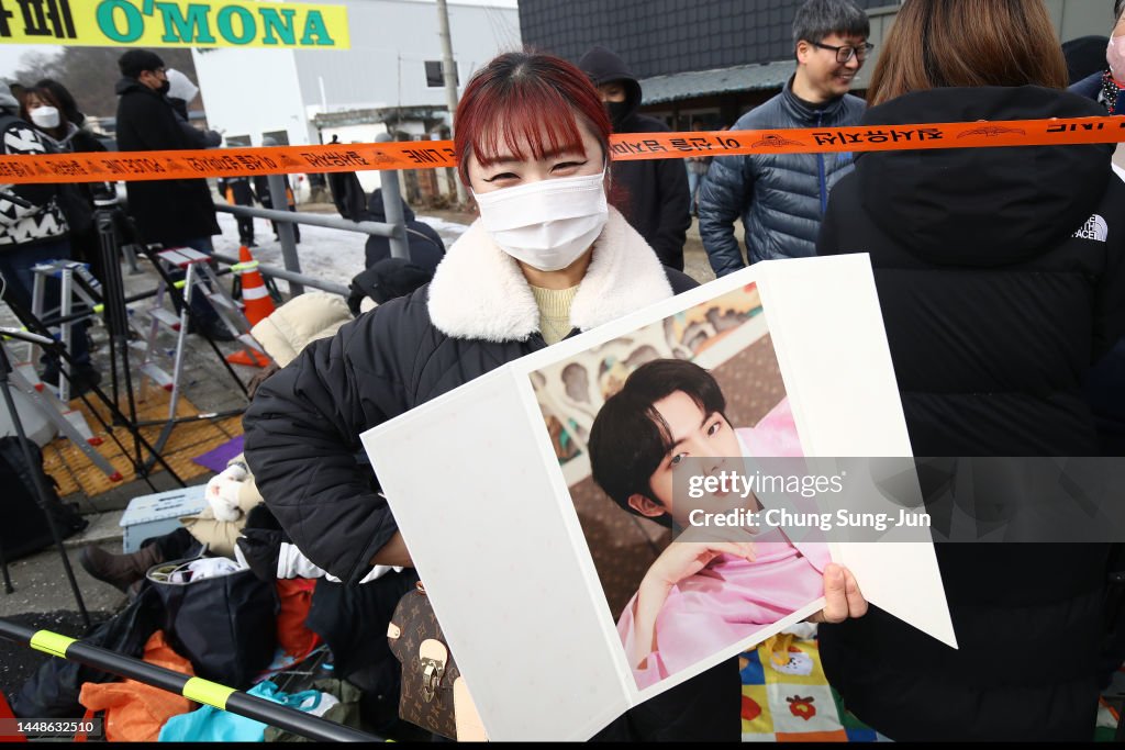 Fans Wait To See Btss Jin Begins Military Service In Front Of The