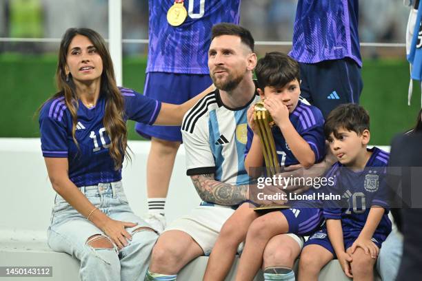 Lionel Messi And His Wife Photos And Premium High Res Pictures Getty