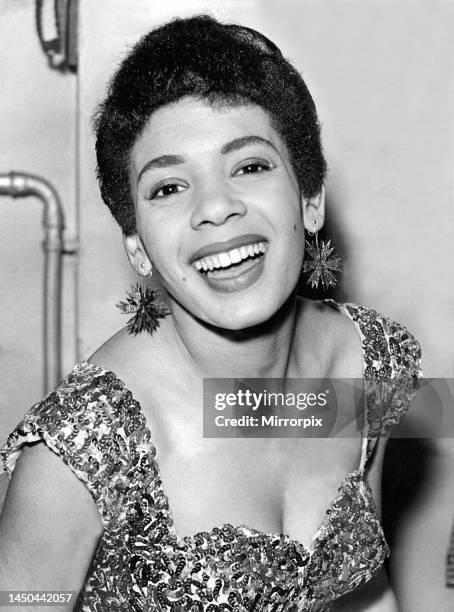 Shirley Bassey Photos Photos And Premium High Res Pictures Getty Images