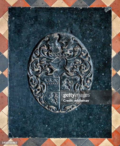 Memorial plaque in a church floor 이미지 (1450721483) - 게티이미지뱅크
