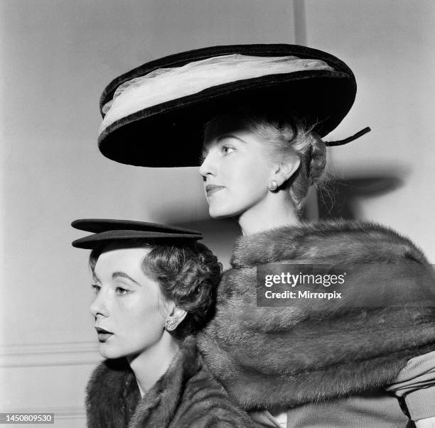 Fashion 1955 Photos and Premium High Res Pictures - Getty Images Fashion 1955 Photos and Premium High Res Pictures - Getty Images