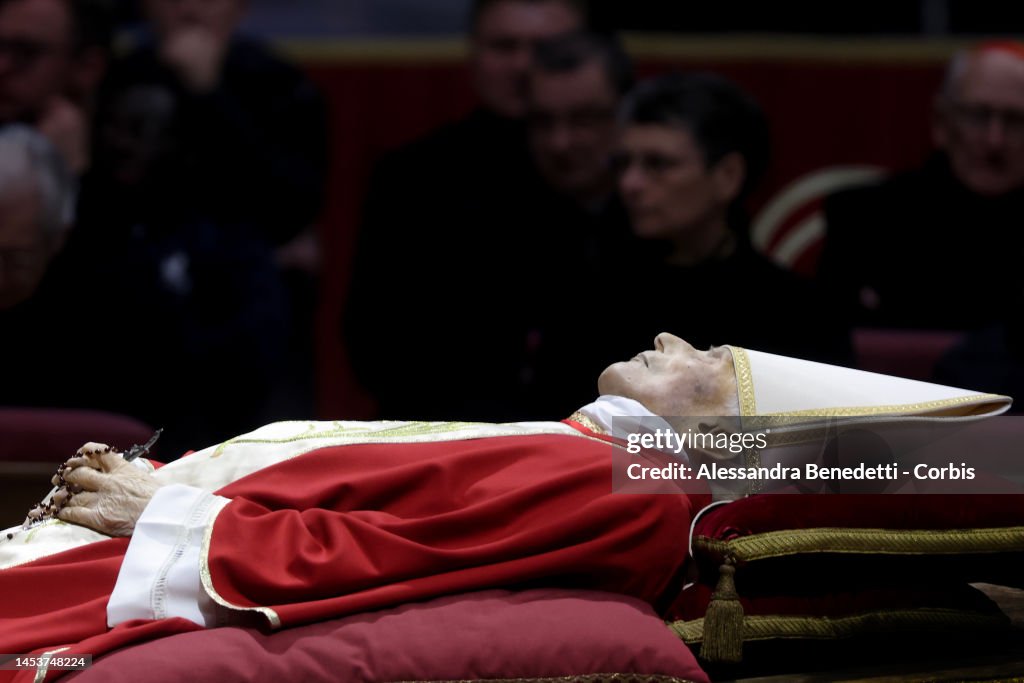The Body Of Pope Emeritus Benedict Xvi Lies In State Inside St News