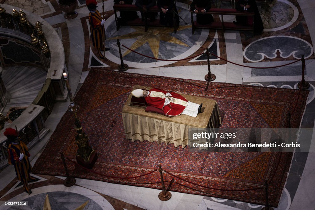 The Body Of Pope Emeritus Benedict Xvi Lies In State Inside St News