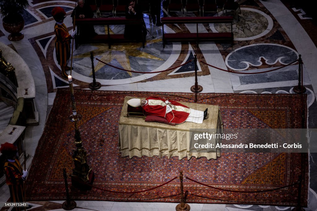 The Body Of Pope Emeritus Benedict Xvi Lies In State Inside St News
