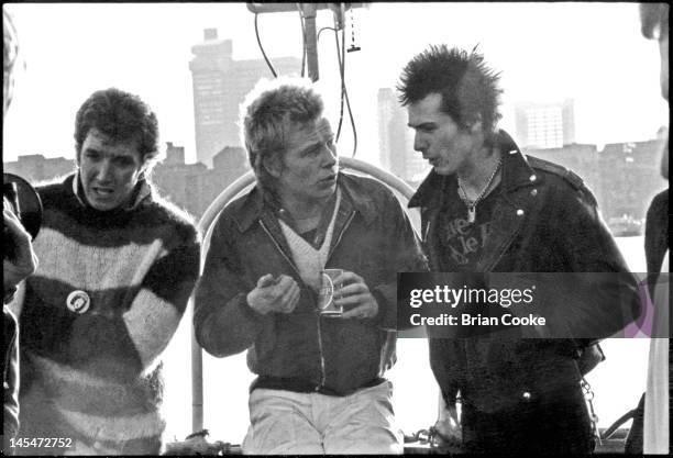 260 Photos Et Images Haute Résolution De Steve Jones And Paul Cook