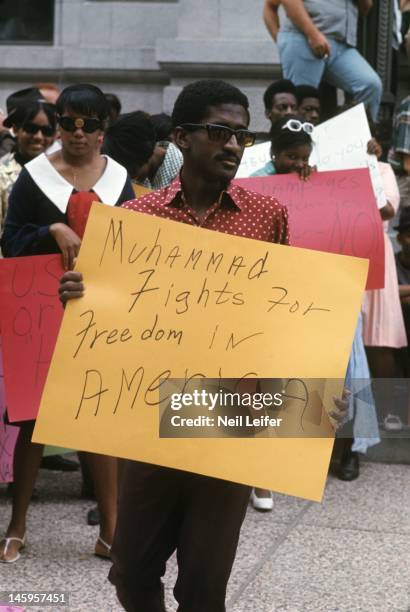 Muhammad Ali Protest Photos And Premium High Res Pictures Getty Images