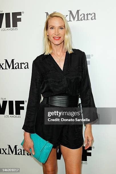 Kelly Lynch Cocktail Photos And Premium High Res Pictures Getty Images