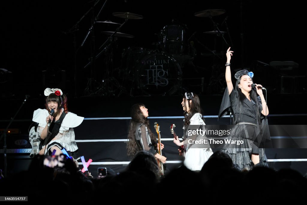 Miku Kobato Misa Kanami Tōno And Saiki Atsumi Of Band Maid Perform Photo Dactualité