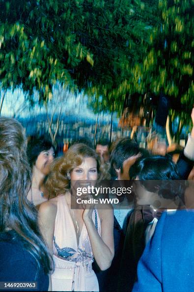Raquel Welch And Son Damon Welch Attend The 46th Academy Awards At Nachrichtenfoto Getty Images