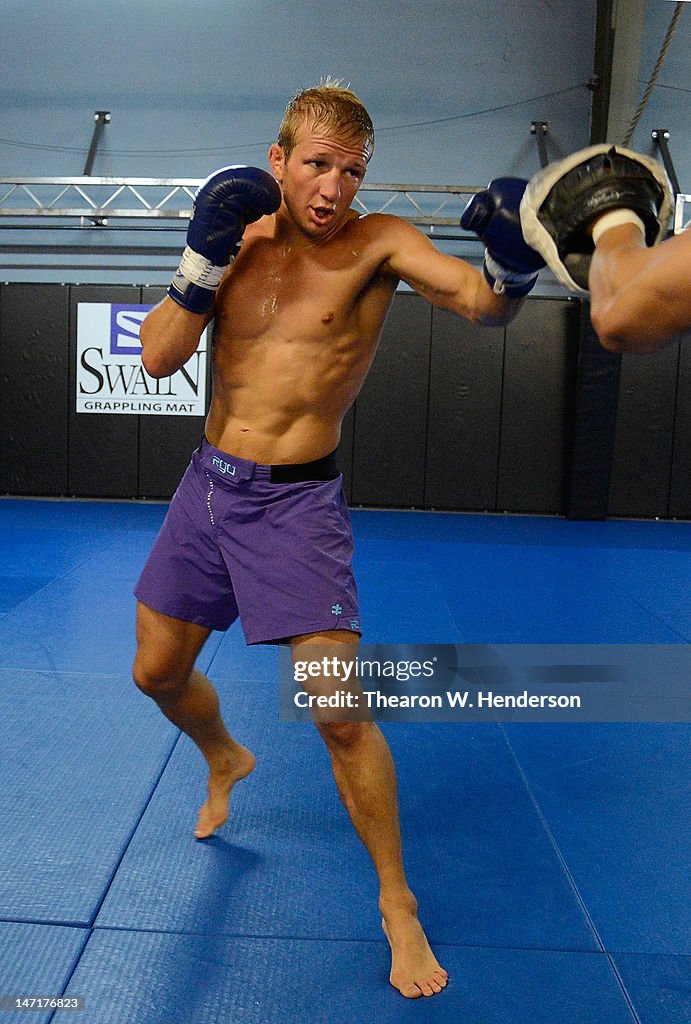 T J Dillashaw Works Out For The Media During The Team Alpha Male