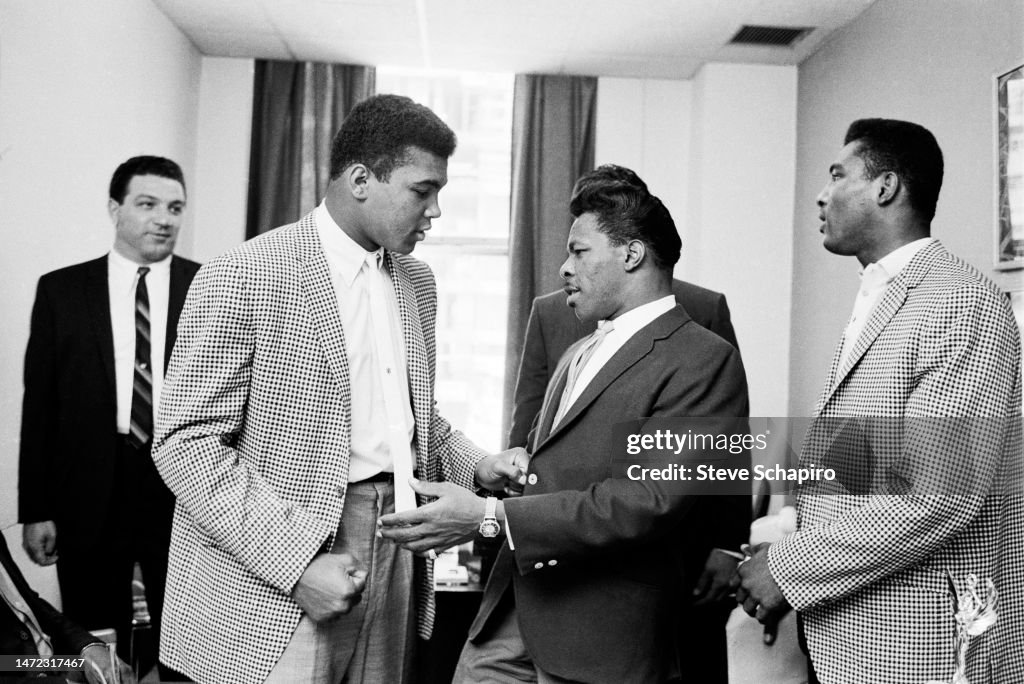 American Heavyweight Boxers Cassius Clay And Sugar Ray Robinson New