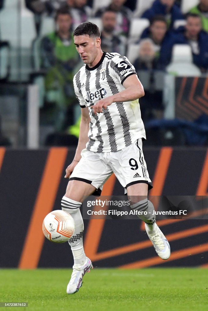 Dusan Vlahovic Of Juventus Controls The Ball During The Uefa Europa