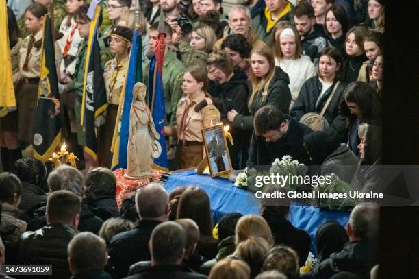 972 Bowed Heads Photos And High Res Pictures Getty Images