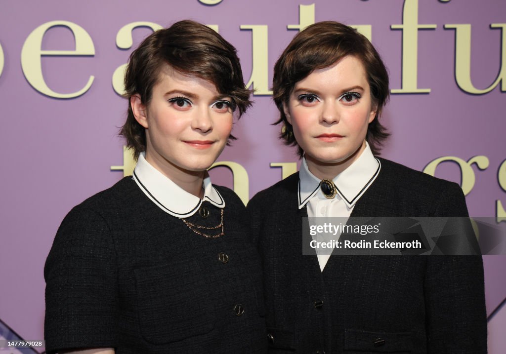 Emily Hinkler And Elizabeth Hinkler Attend The Los Angeles Premiere News Photo Getty Images