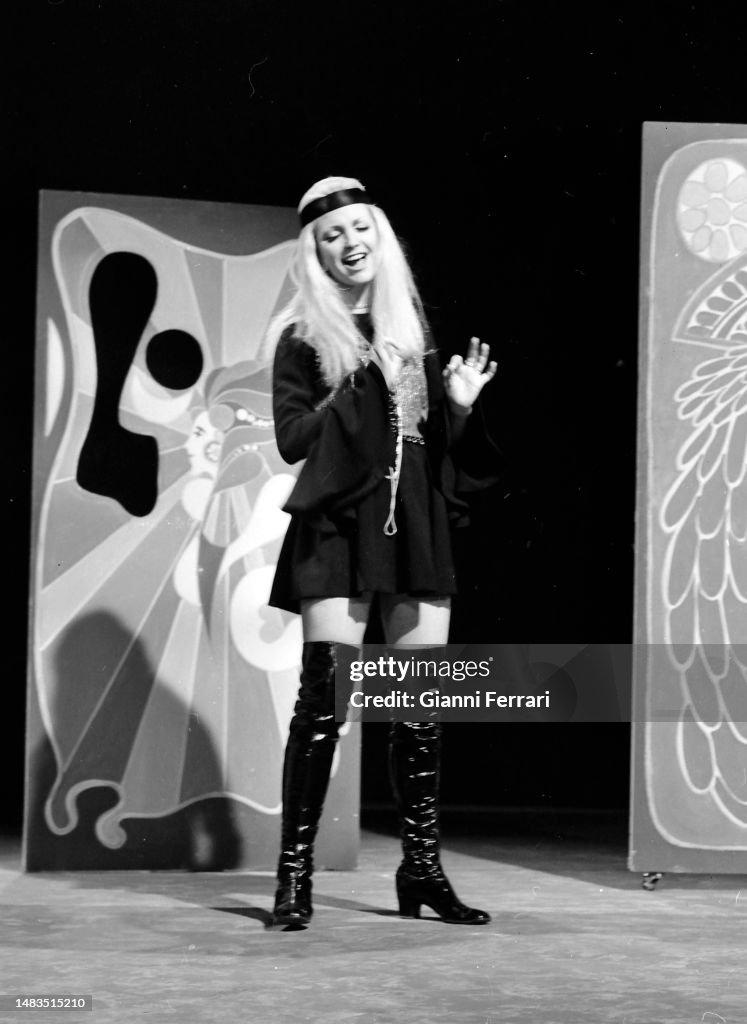 Italian Singer Patty Pravo Performing On A Spanish Tv Programme