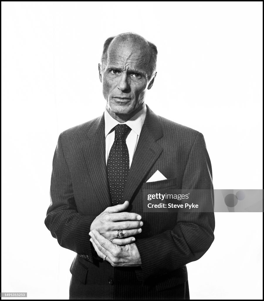 American Actor Ed Harris Poses At A Portrait Session On The Set Of News Photo Getty Images