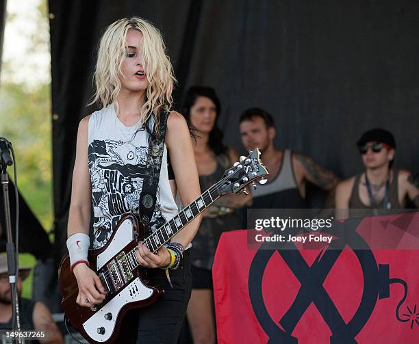 Female Grunge Bands Photos And Premium High Res Pictures Getty Images