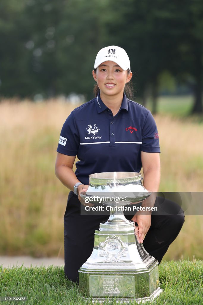 Ruoning Yin Of China Poses For A Photo With The Trophy After Winning