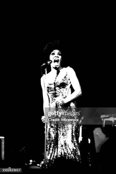 Shirley Bassey Photos Photos And Premium High Res Pictures Getty Images