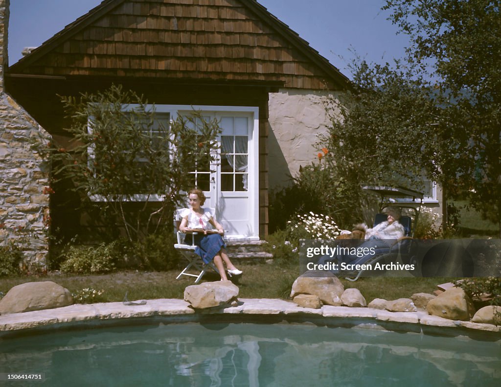 American Actress Lillian Gish And Her Mother Actress Mary Gish Relax News Photo Getty Images