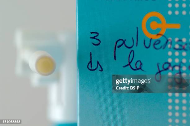 Sore Throat Spray Fotografías E Imágenes De Stock Getty Images