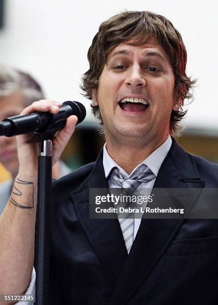 Singer Rob Thomas Of Matchbox 20 Performs On Nbcs Today At News