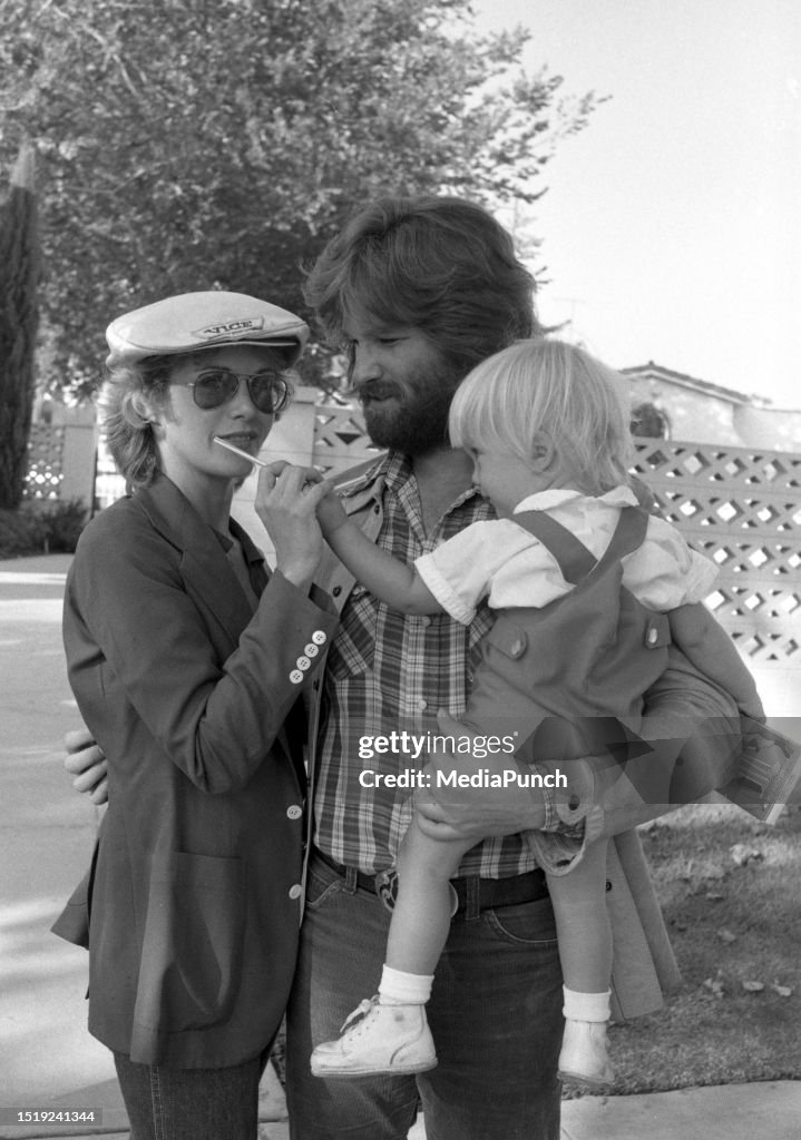 Kurt Russell With Wife Season Hubley And Son Boston Russell Circa 1981 News Photo Getty Images