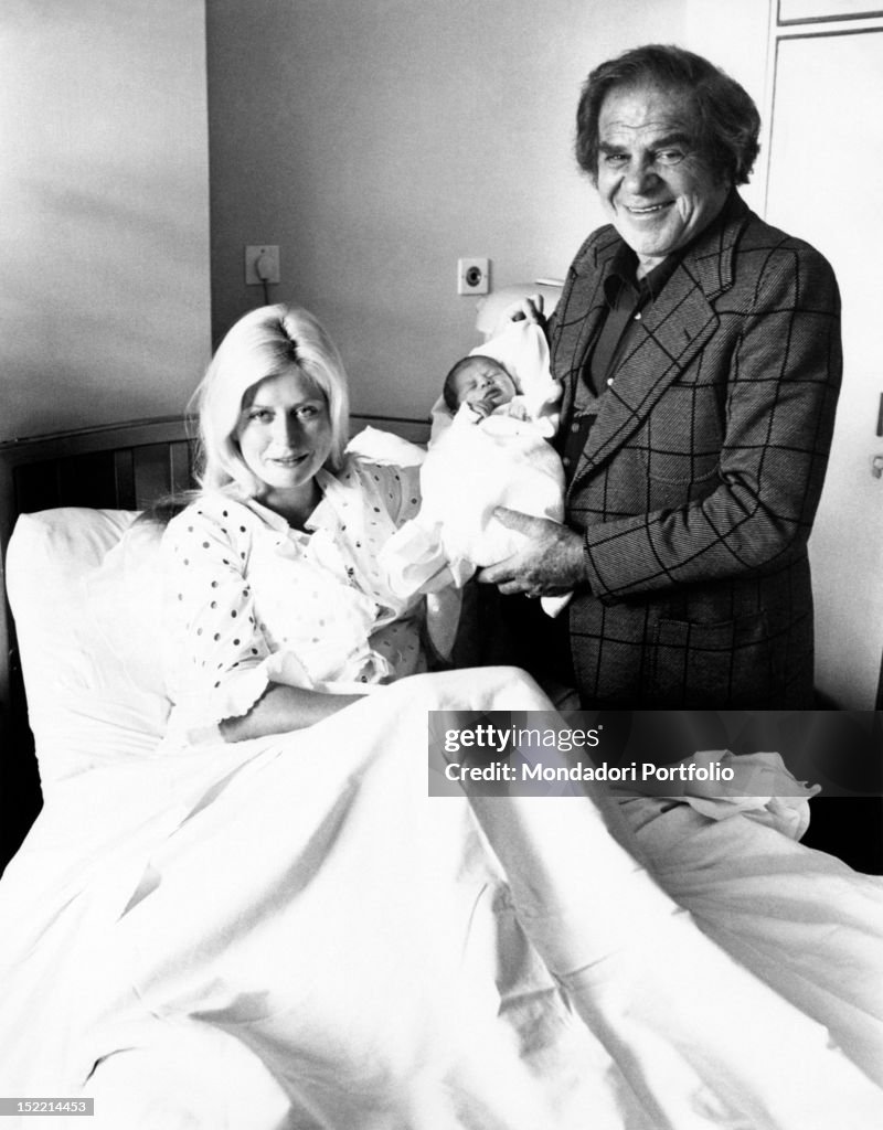 Lionel Stander With His Sixth Wife Stephanie And The Young Jennifer News Photo Getty Images