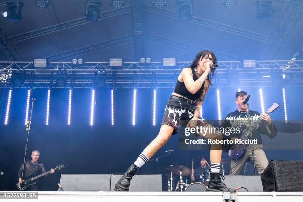 Hannah Shaw Photos And Premium High Res Pictures Getty Images
