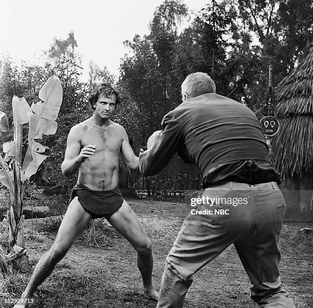Tarzan Loincloth Photos Et Images De Collection Getty Images