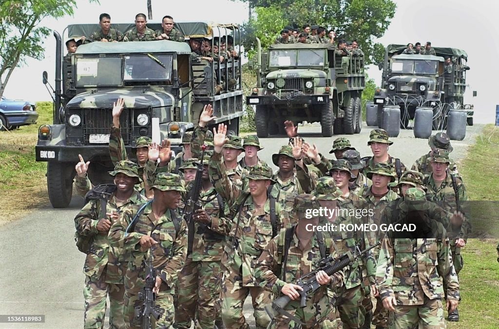 Us Army Troops Wave To Philippine Army Soldiers Aboard Military News Photo Getty Images
